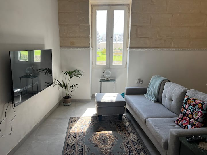 Charming Seaside Home In Sliema - Malta