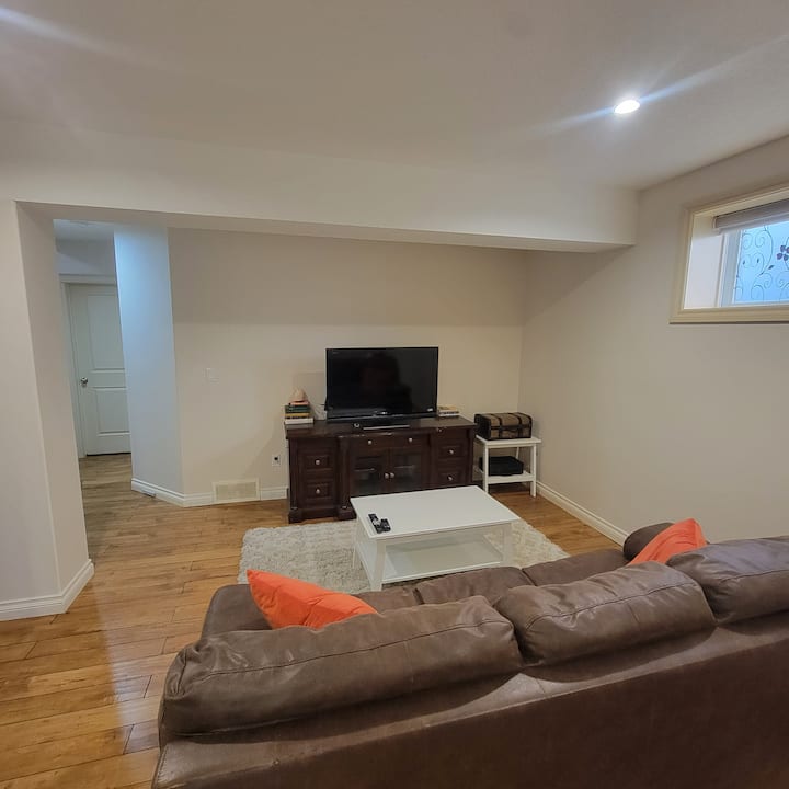 Cozy 2bedroom Basement Suite Near Chestermere Lake - Chestermere