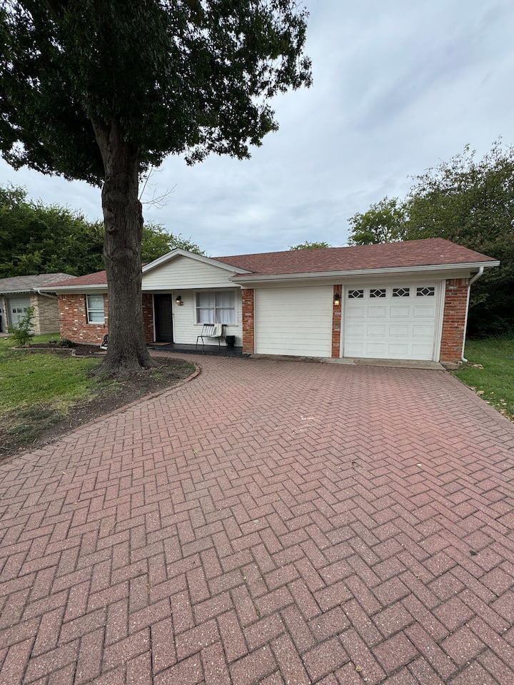 The Red House - Waxahachie, TX