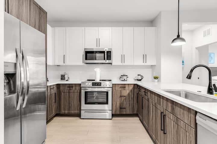 Peaceful 2br By The Bay | Pool & Coastal Vibes - Apollo Beach, FL