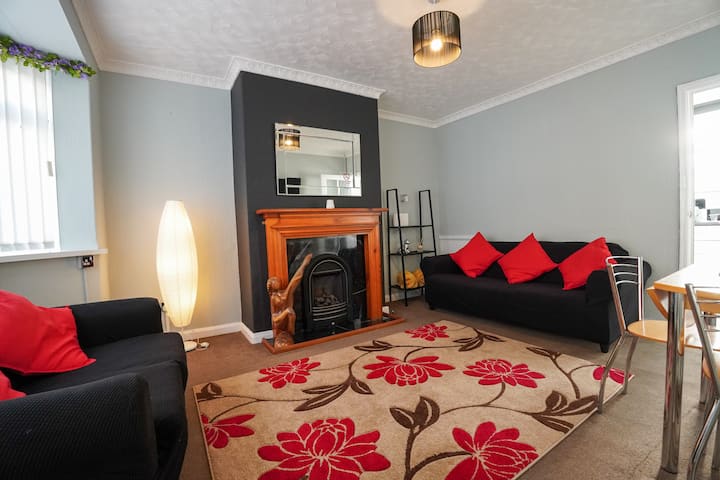 Cosy Home With Parking Sleeps 5 Near Centre & Bay - Cardiff