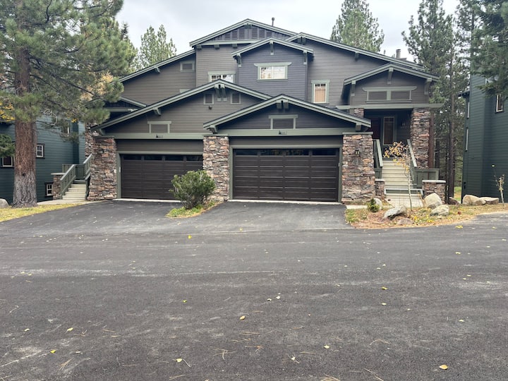 Sierra Star Golf Course Condo With Private Jacuzzi - Mammoth Mountain, CA