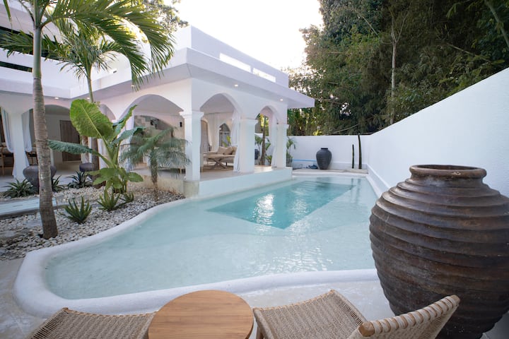 Mediterranean 3br Villa W/ Pool & Lagoon - Australia