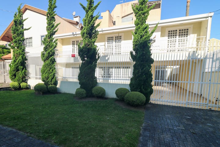 Casa Bem Localizada 4 Suítes - Curitiba