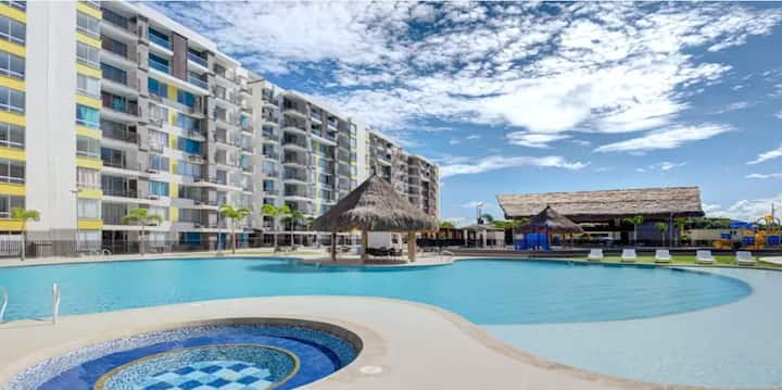 Cozy Immaculate Escape With Prime Luxury Location - Girardot