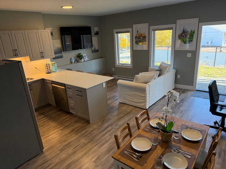 1 Bed - King Size Bed And Sofa Bed - Halifax