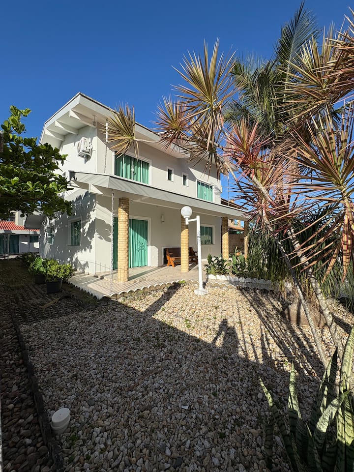 Casa Com Amplo Quintal, Bem Próxima Da Praia - Penha