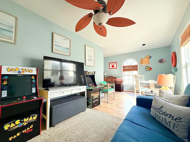 *Lux Beach Home*steps To Beach*parking*game Room - Carolina Beach, NC