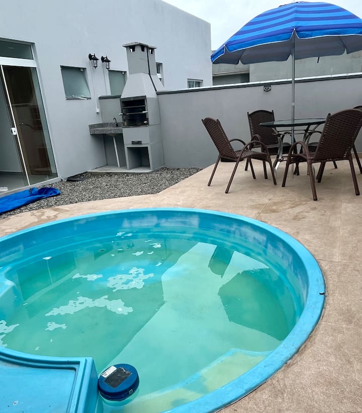 Casa Com Piscina E A/c à 700 Mt Da Praia - Itapoá