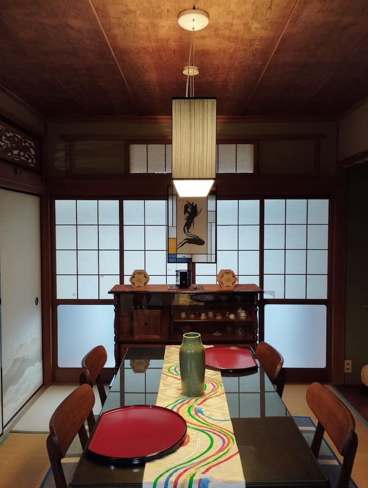 静かな高級住宅地の伝統的一軒家　広々150㎡　5ldk貸切　駐車場、庭有り　京都、奈良、大阪、滋賀へ - Ikoma