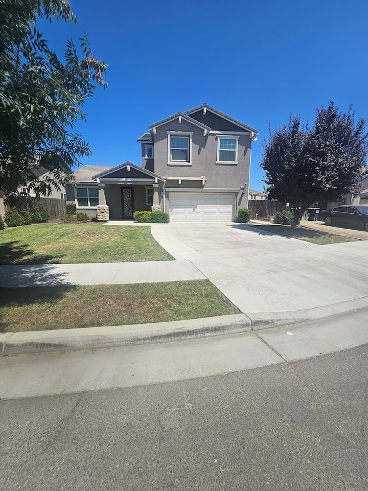 5br Escape: Space, Comfort & Style - Visalia, CA