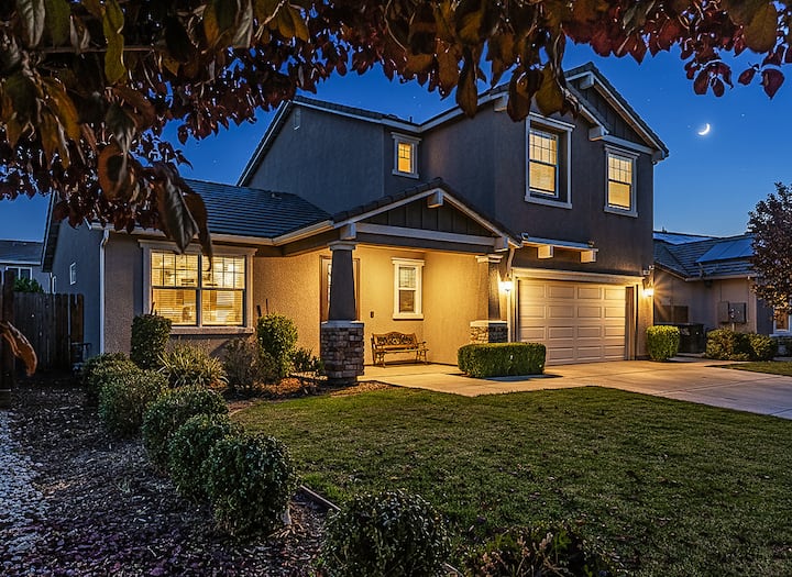 5br Escape: Space, Comfort & Style - Visalia, CA