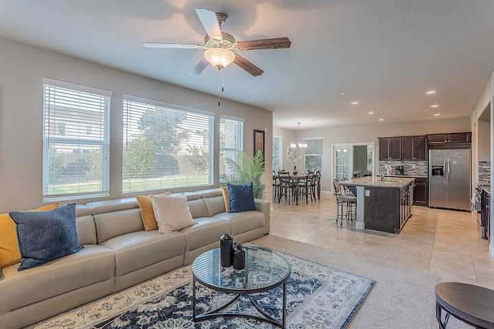 Modern Family Retreat | Spacious 5br Home - Visalia, CA