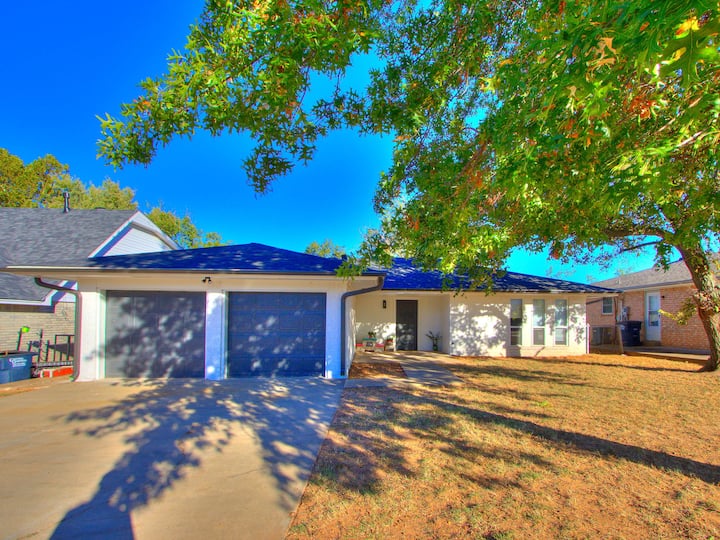 Tawana Till Mañana - FireLake Casino and Entertainment Center