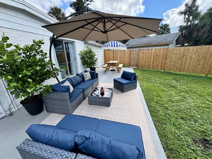 Cozy Bungalow 1 - 1.5 Miles From 5th Ave & Beach! - Naples, FL