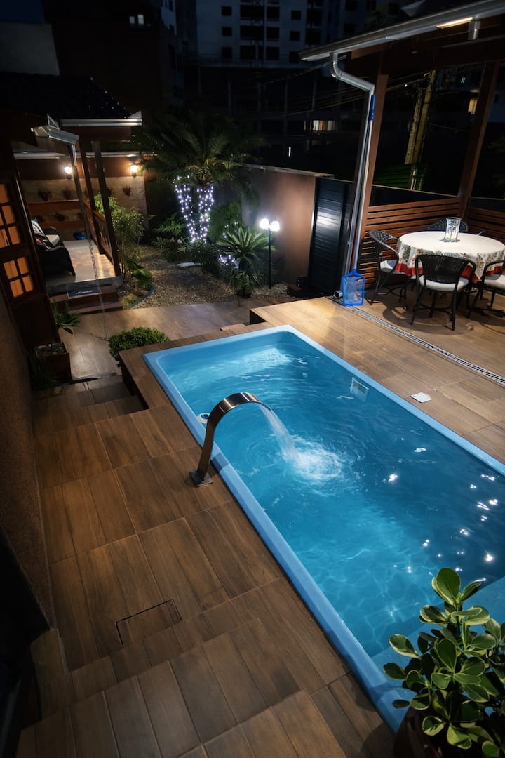 Casa Com Piscina E Jardim, Próxima Da Praia Brava - Brasil