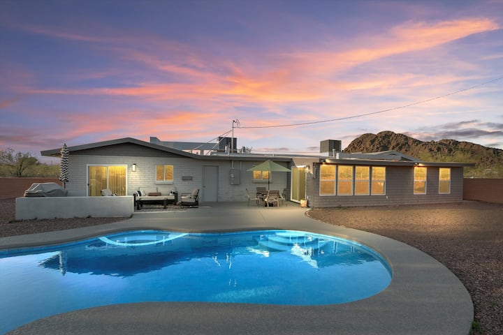 Desert Chic Retreat With Pool & Mountain Views - Casino Del Sol