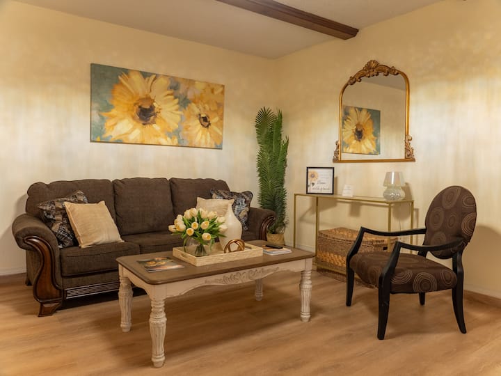 New! Helianthus/ Sleeps 6/ Near Ttu - Lubbock, TX