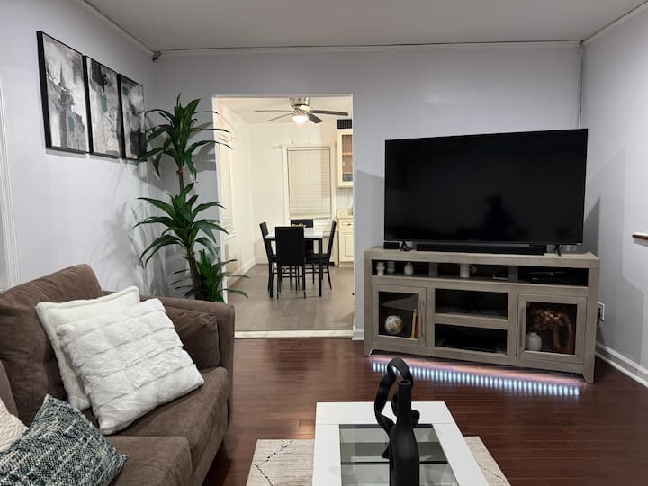 Luxury Duplex In Pelham Gardens - New York City