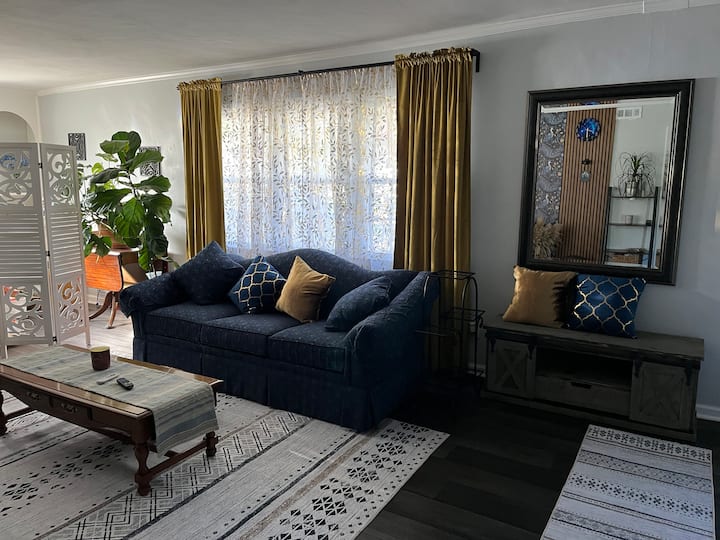 2-story In-law Suite W/ Private Entrance + Pool - Virginia Beach, VA