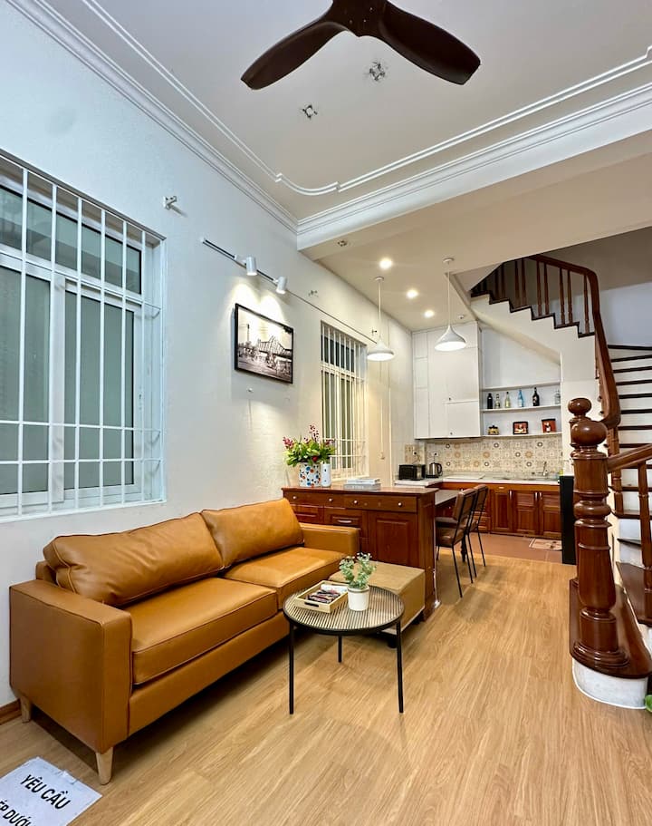 Large Wooden Cozy Tidy 4brs 200m2 5’ Hoankiem Lake - China