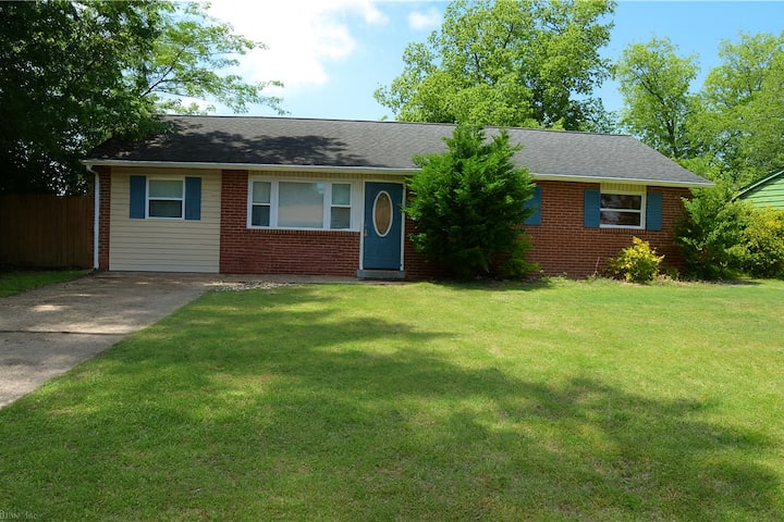 Luxestay | Safe • Comfy • 5 Min To Beach+langley! - Hampton, VA