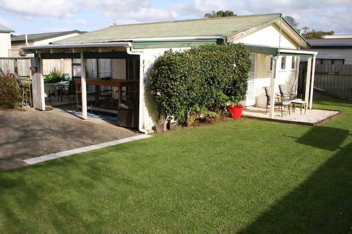 Hosts On The Coast Sandy Paws - フィティアンガ