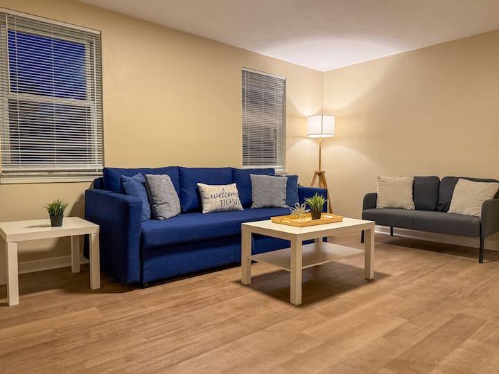 Comfortable 9-bed Home I Perfect For Work Crews - Monroeville, PA