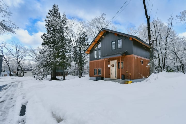 Serene — A Dreamy Alpine Escape 3 Bedroom 2 Bathrm - Hakuba