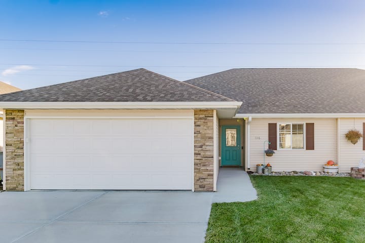 Clean, Modern Townhome • Close To Downtown Norfolk - Norfolk, NE