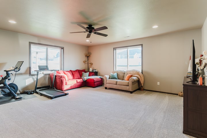 Clean, Modern Townhome • Close To Downtown Norfolk - Norfolk, NE