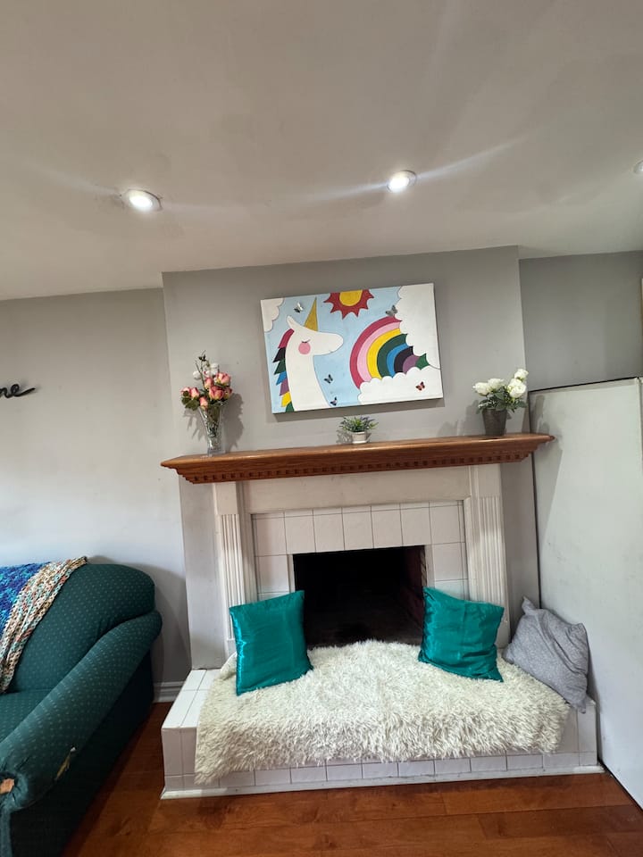 Sofa Bed - Rest & Go Spot – Cozy Budget Stay - Brampton