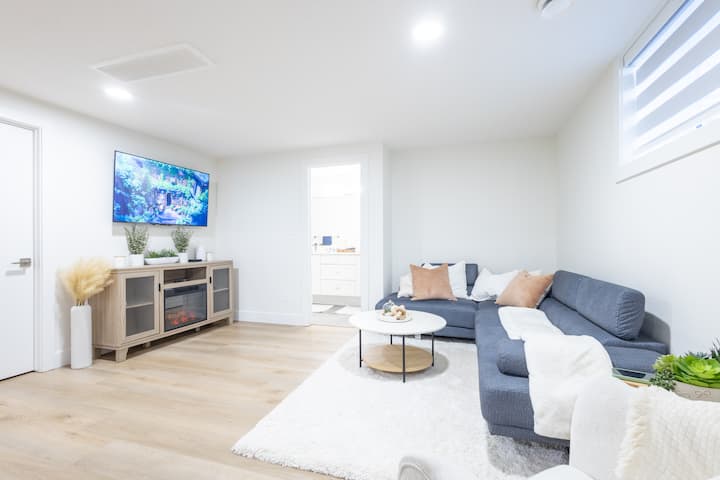 Coastal Hideaway Spacious 2 Bedr Bsmt Near Airport - Alberta