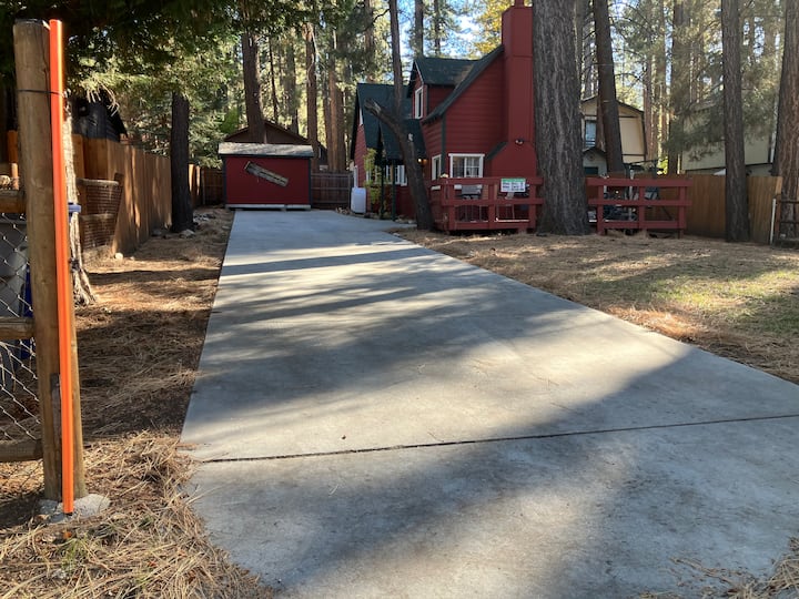 Ponderosa Walking Distance To The Zoo - Big Bear Lake, CA