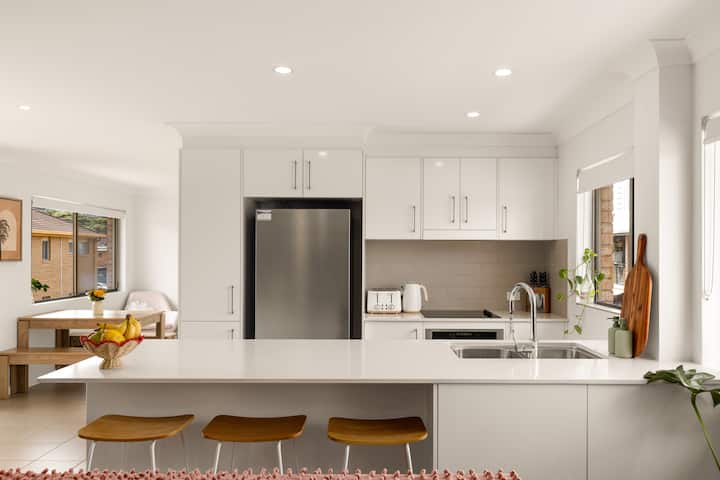 Beautiful Beach Escape 2br Apartment Free Wi-fi - Coolangatta