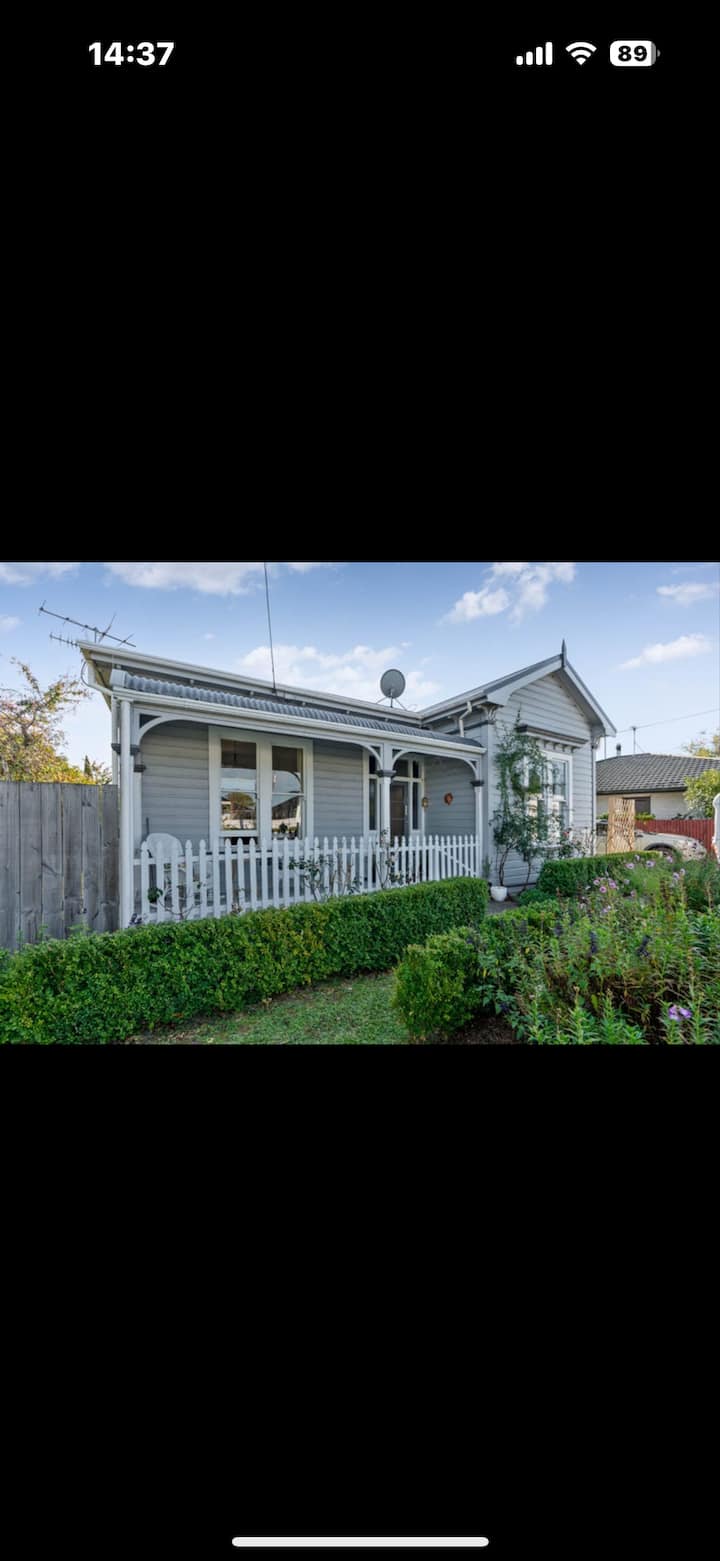 Sweet Edwardian Cottage In A Superb Spot. - Masterton