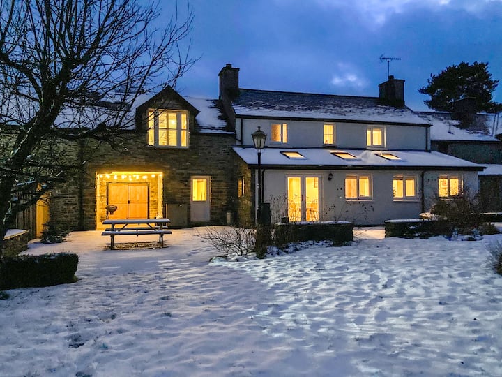 Aeron Villa - Wales