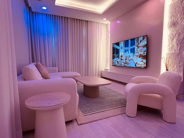 Cinematic Luxury | 98” Qled + Dolby Atmos | 1br - Kuwait