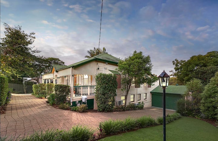 2 Kms From The Gabba And 4kms From Brisbane City - North Stradbroke Island