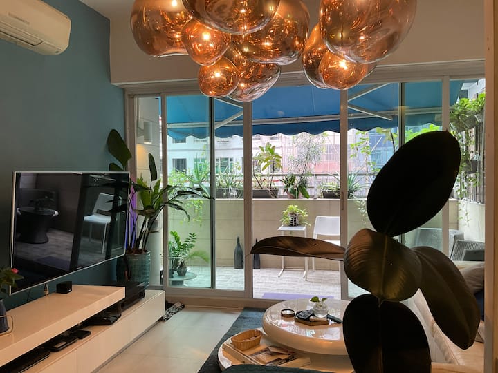 Great Location, City Center W/ A Large Balcony - South Island