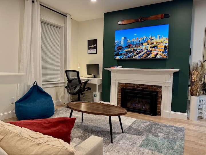 Stylish Boston Getaway | Rooftop & Fireplace - Boston, MA
