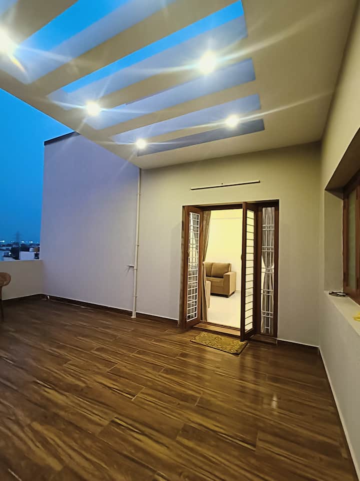 Comfortable 1bhk In Chennai-ambattur-lake View - Red Hill