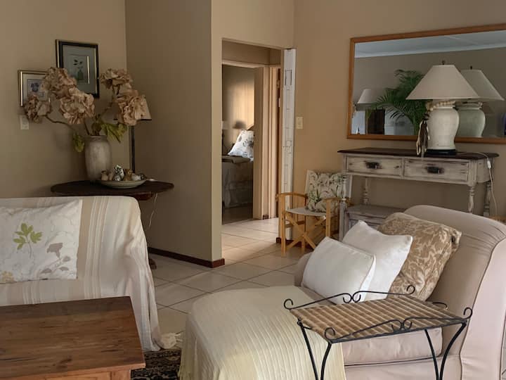 Cosy Coastal Retreat 2 Bedroom - Kleinmond