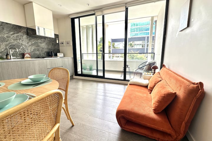 Sunny Apartment In Richmond With Balcony - Richmond