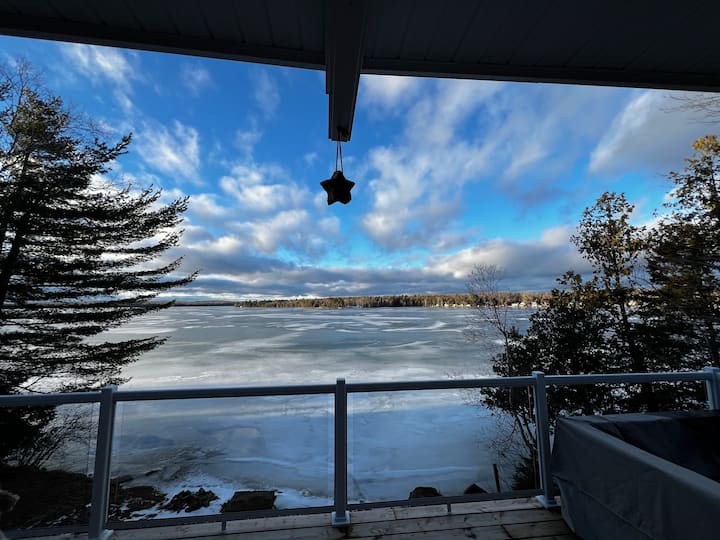 The Shoreline…
Waterfront 5br Cottage - New Brunswick