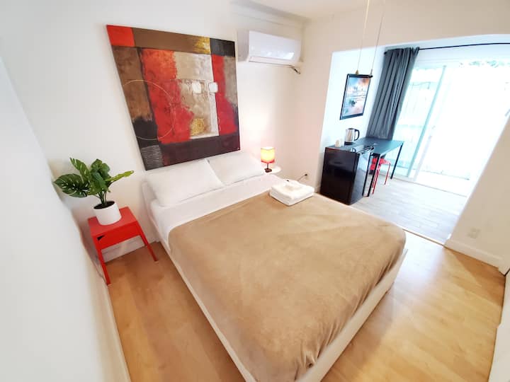 Private Room W/ Patio 12 Miles To Disney - Rowland Heights, CA