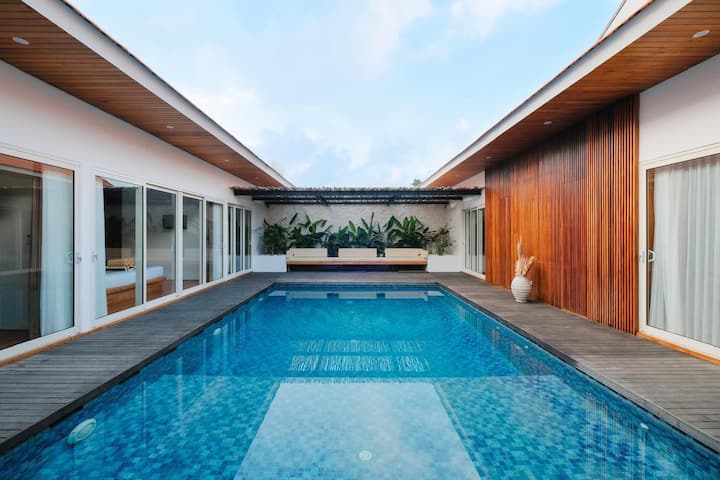 Luxe 5br Villa | Private Pool | Near Seminyak - Bali