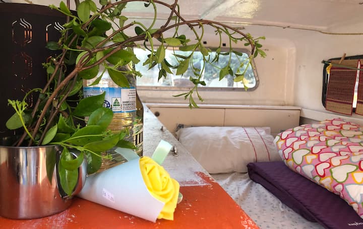 Small Van Near Airport And Shopping - Perth