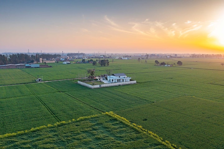 Stayvista At Colour Bloom With Lawn, Pool & Wifi - Karnal