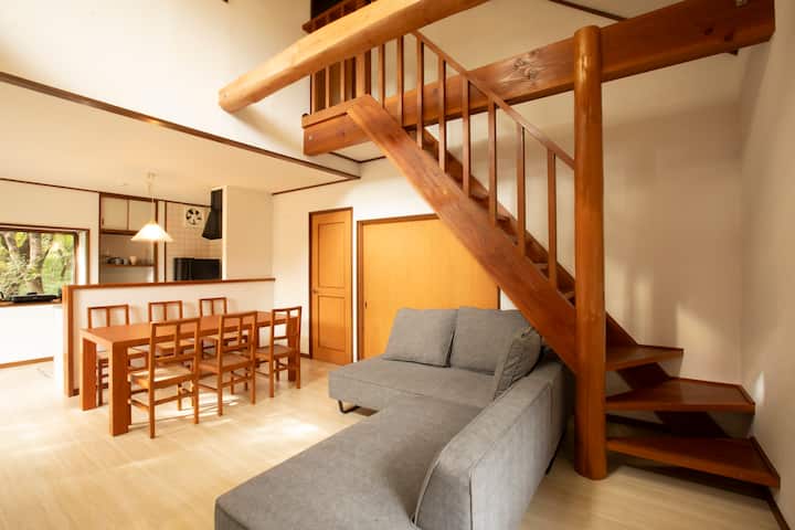 愛犬と楽しむ、緑に包まれた癒しのひととき、木々に囲まれたプライベートドッグラン付コテージ - 那須町